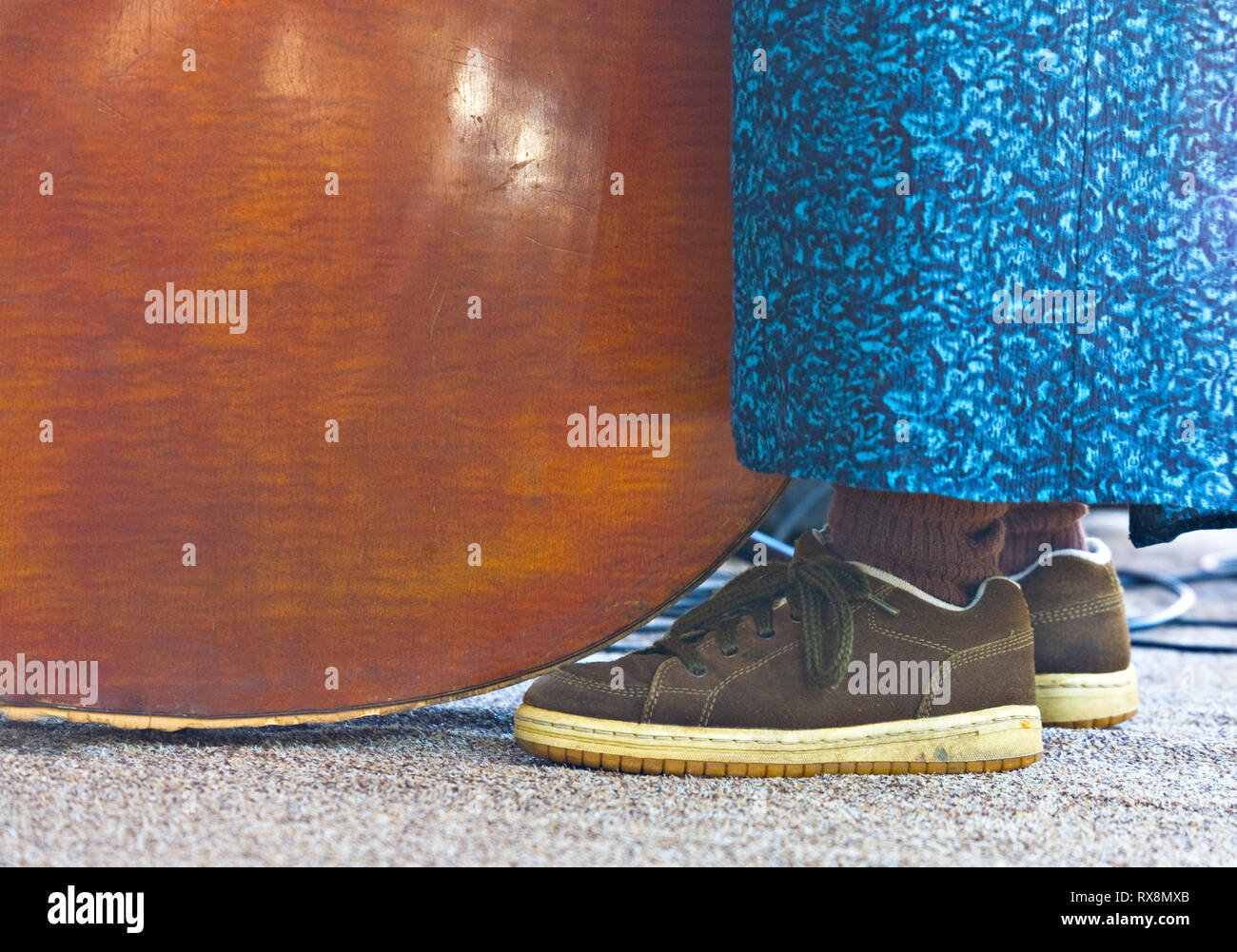 Bass fiddle hi-res stock photography and images - Alamy