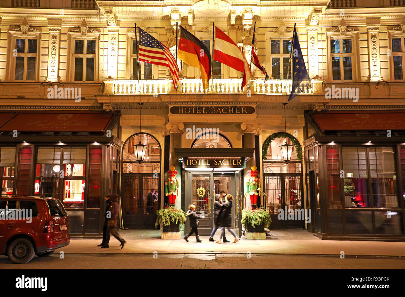 Sacher torte vienna austria hi-res stock photography and images - Alamy