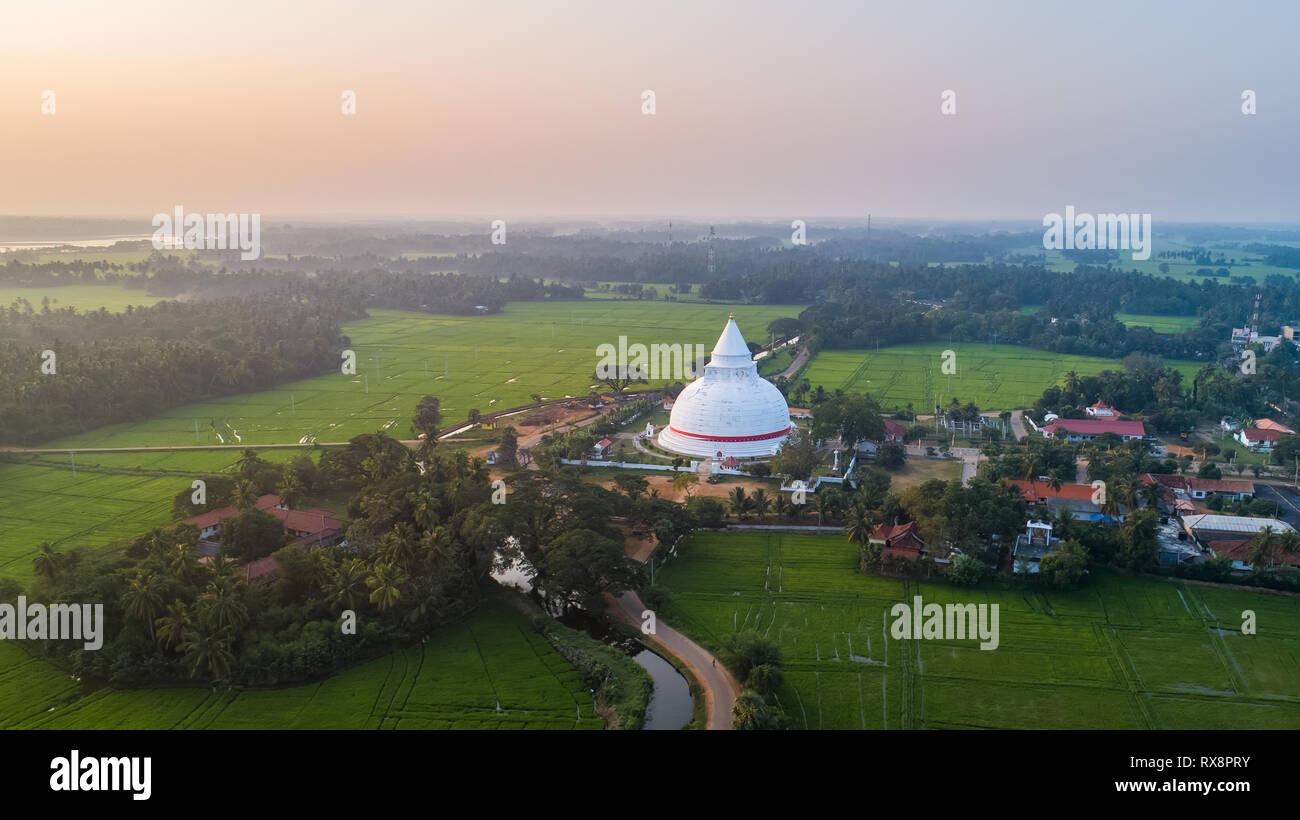 Tissamaharama temple hi-res stock photography and images - Alamy