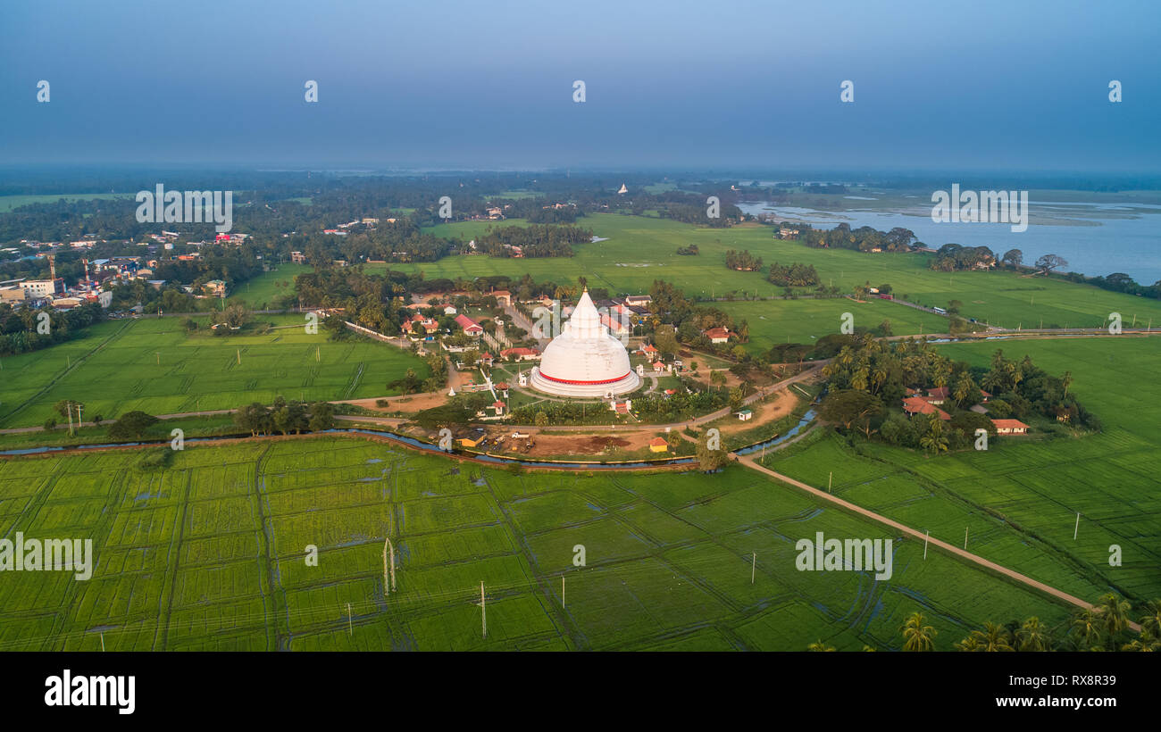 Tissamaharama temple hi-res stock photography and images - Alamy