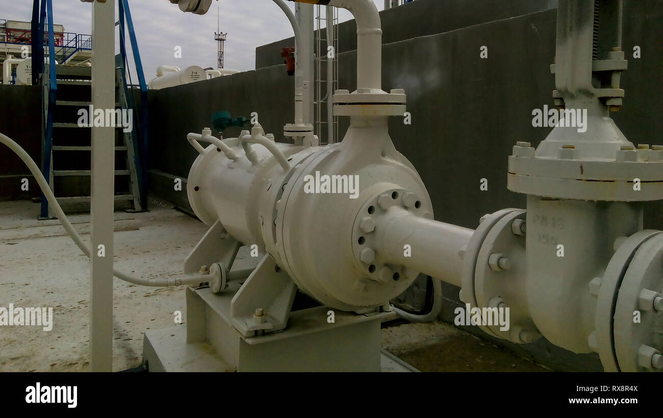 Petroleum products rectification hi-res stock photography and images ...