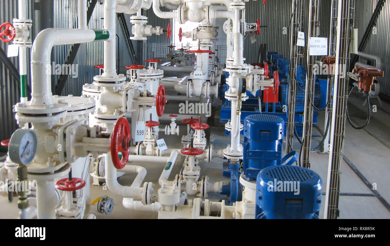 Oil refinery. Equipment for primary oil refining Stock Photo - Alamy