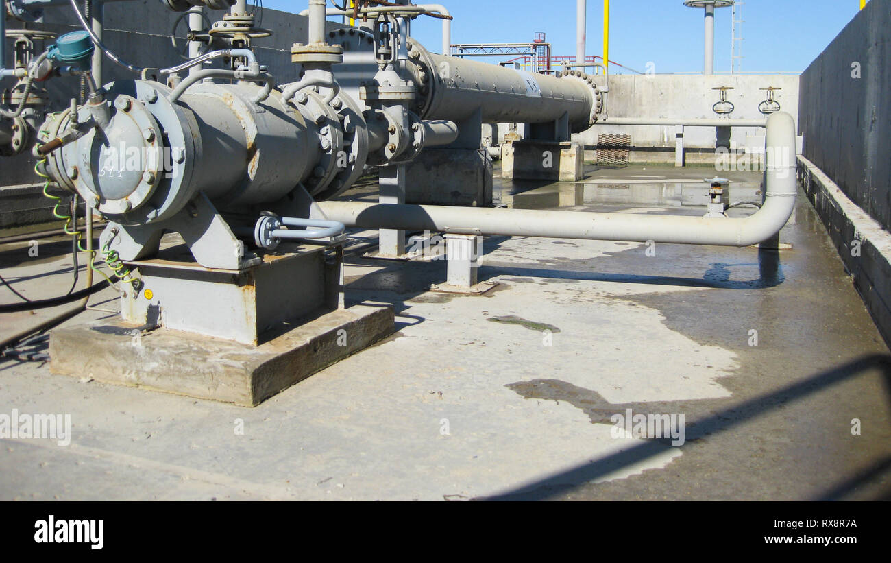 Oil refinery. Equipment for primary oil refining Stock Photo - Alamy