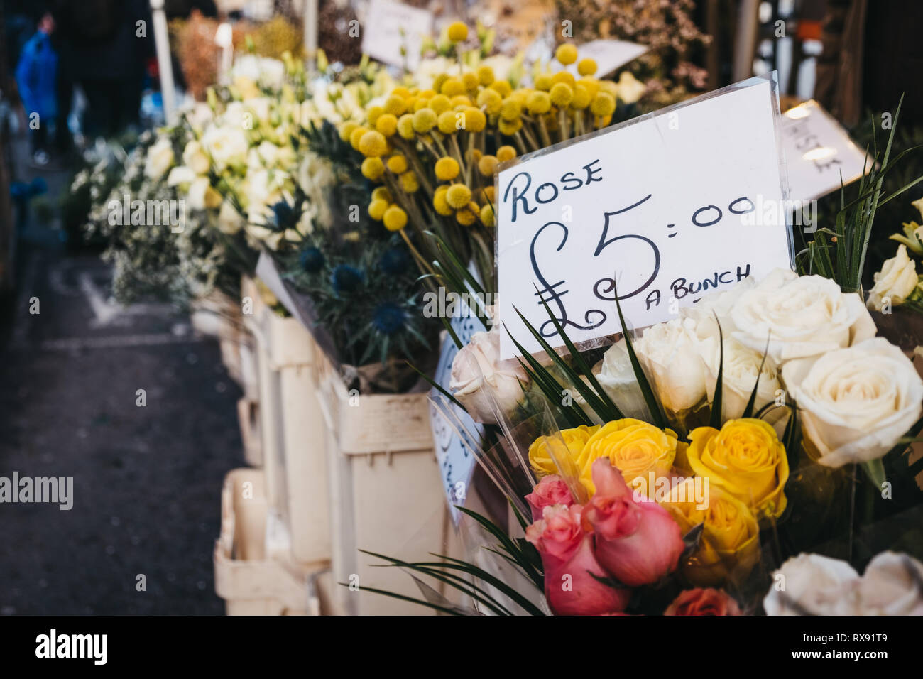Bouquets of roses on sale at a street market Stock Photo - Alamy
