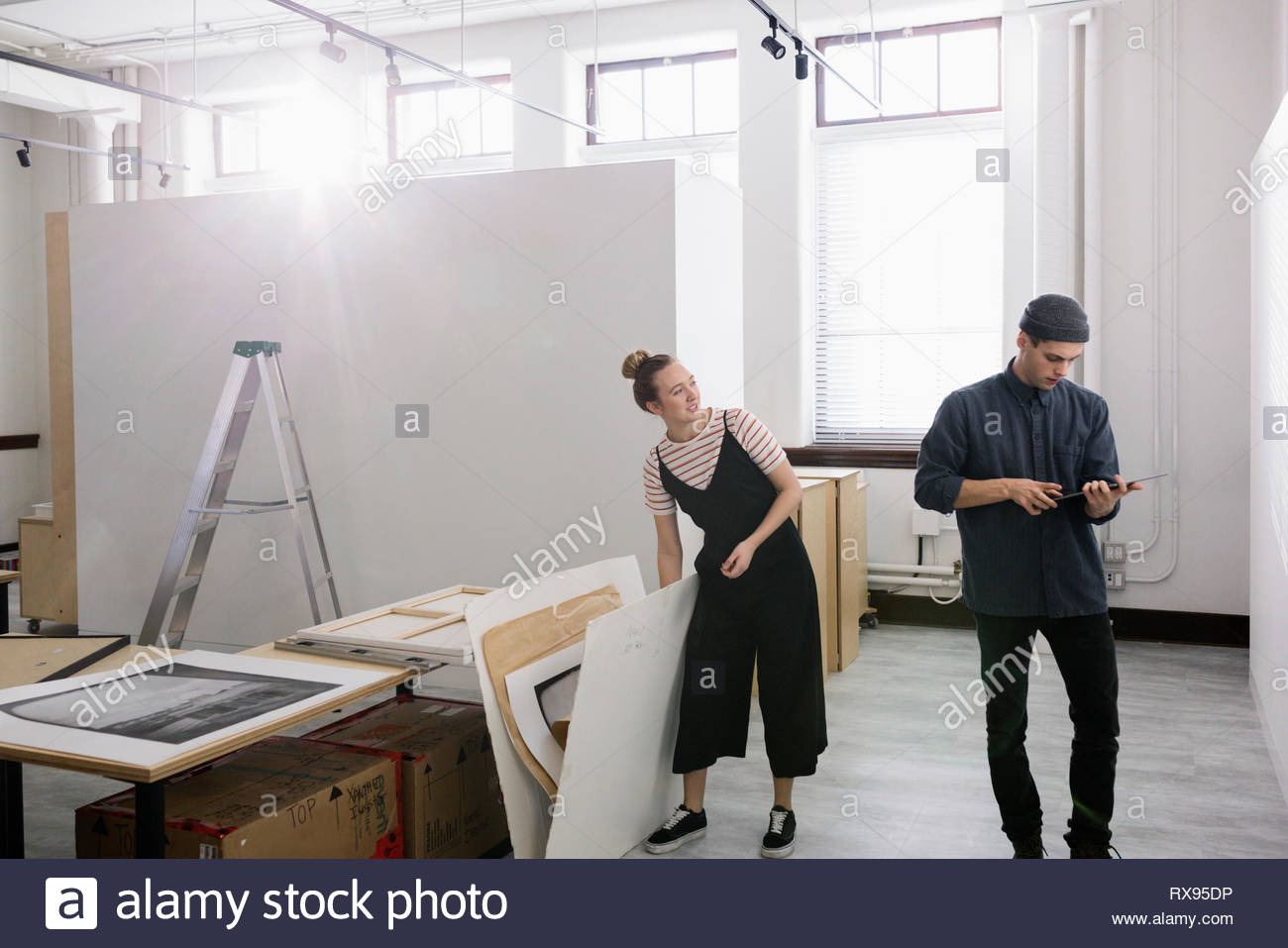 People hanging art hi-res stock photography and images - Alamy