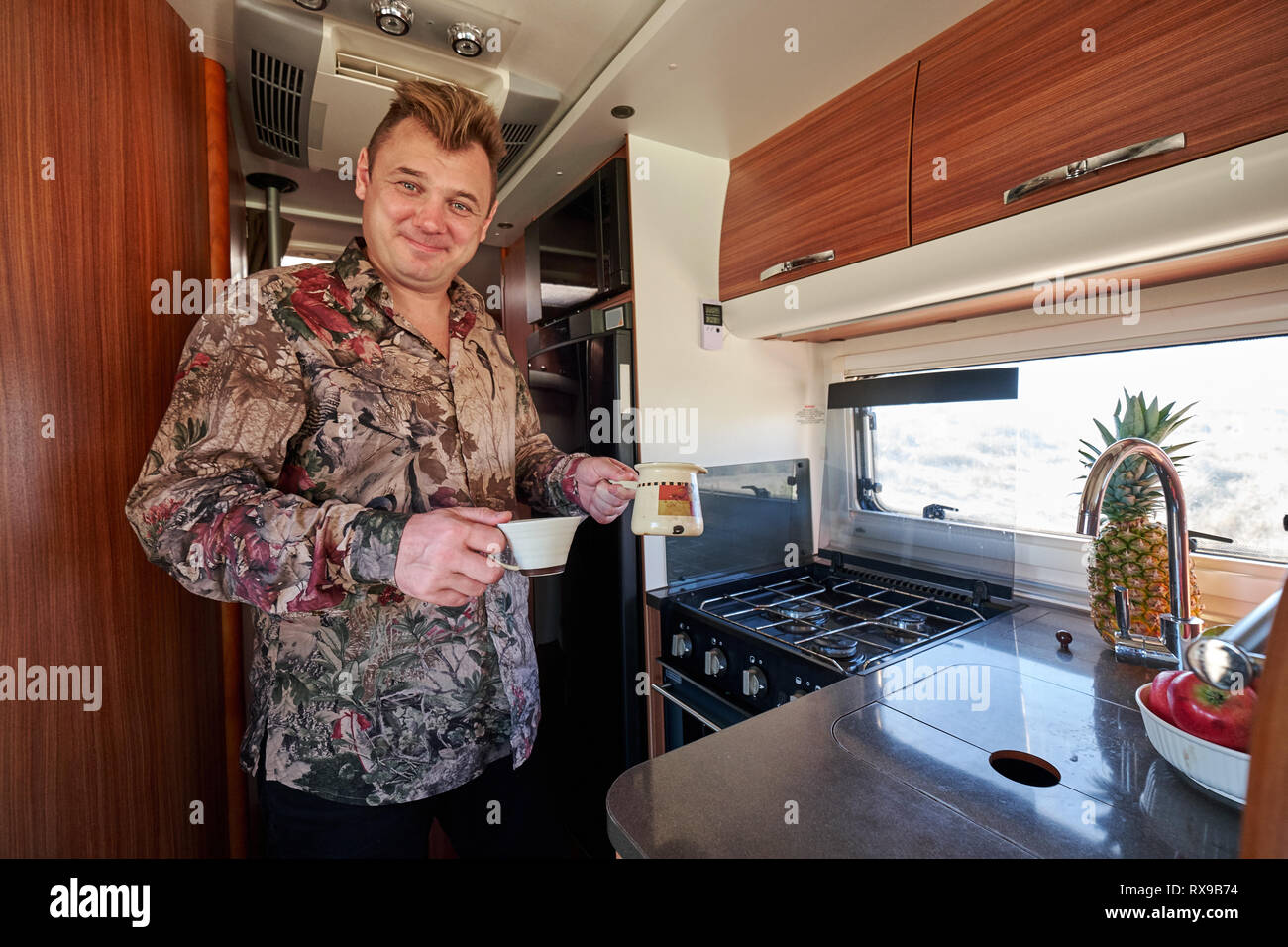 Café camping hi-res stock photography and images - Alamy