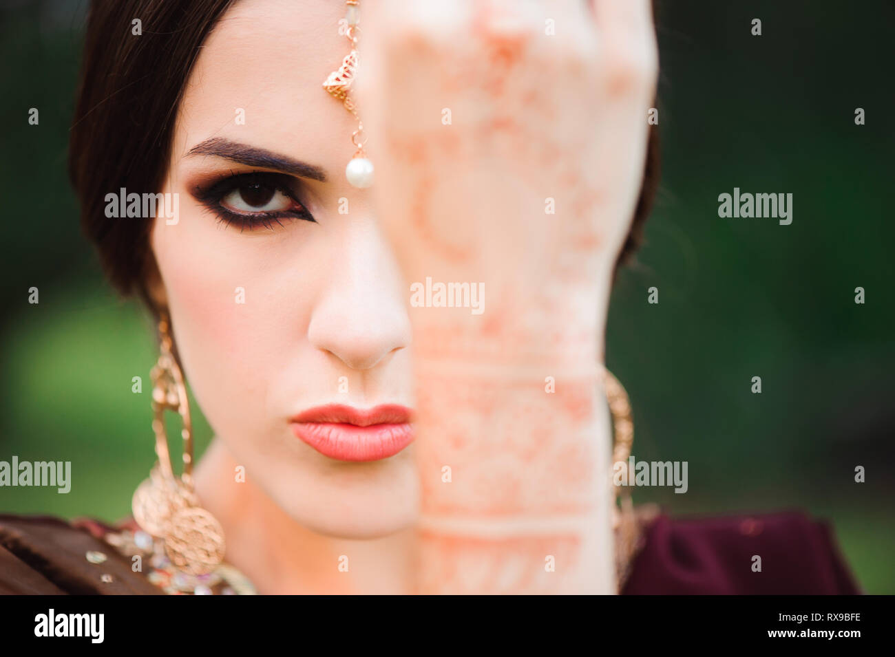 Mehndi covers hands of beautiful Indian woman Stock Photo - Alamy