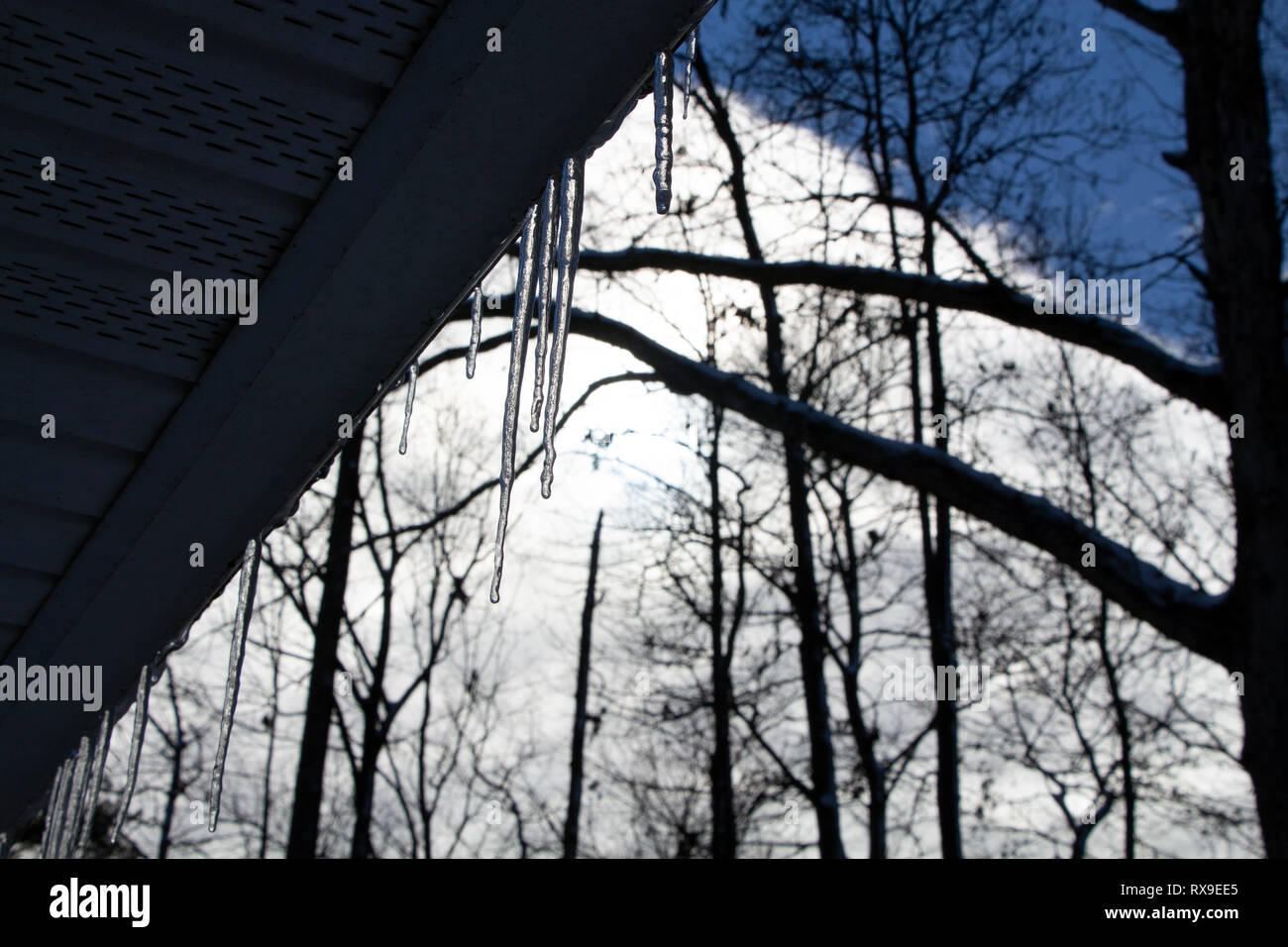 Ice cycles hanging from roof hi-res stock photography and images - Alamy