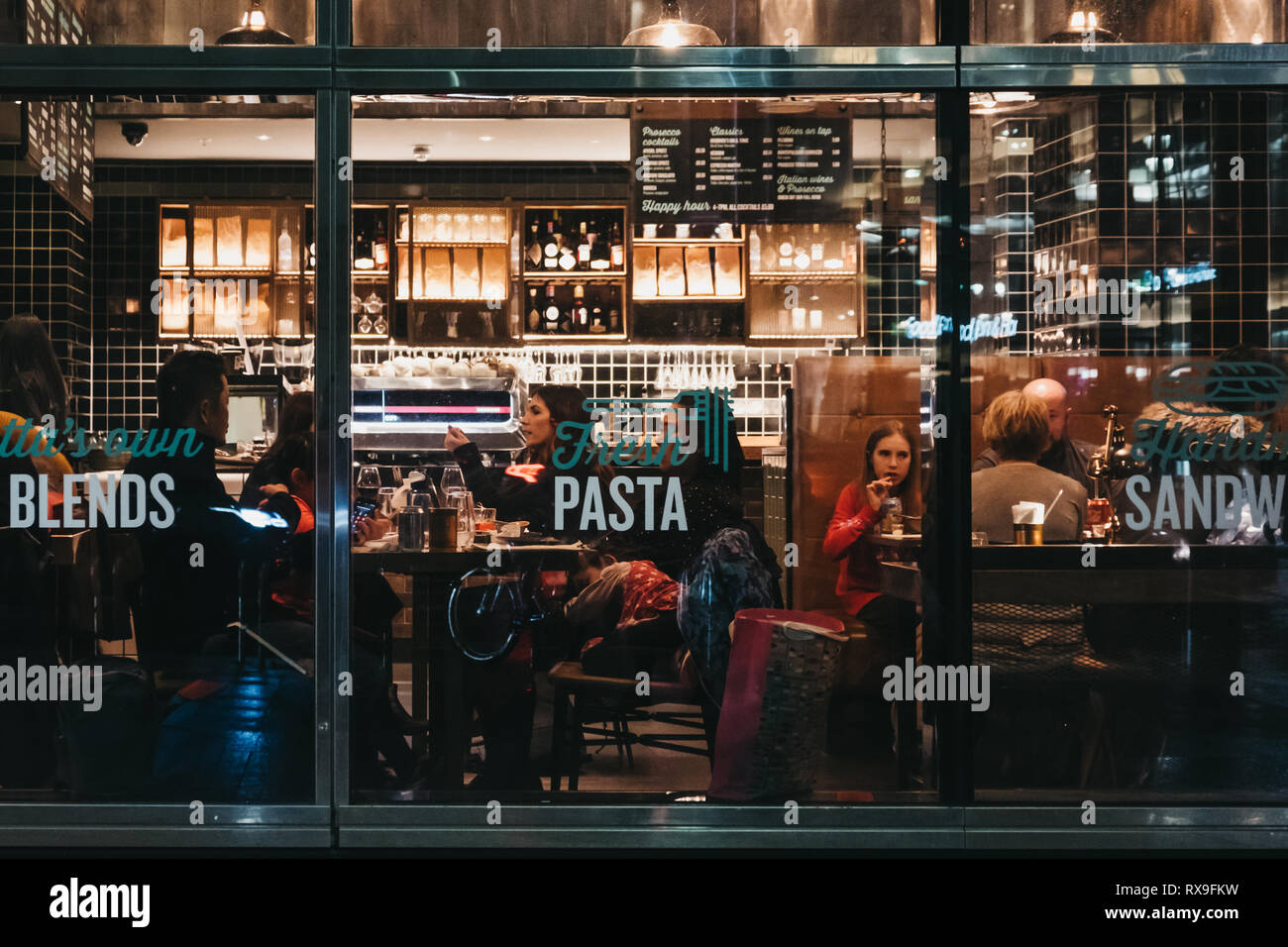 Busy restaurant interior family hi-res stock photography and images - Alamy