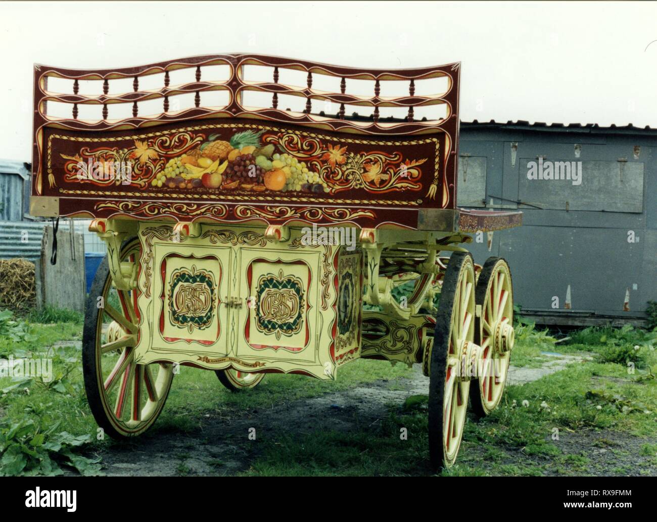 Gypsy wagon hi-res stock photography and images - Alamy