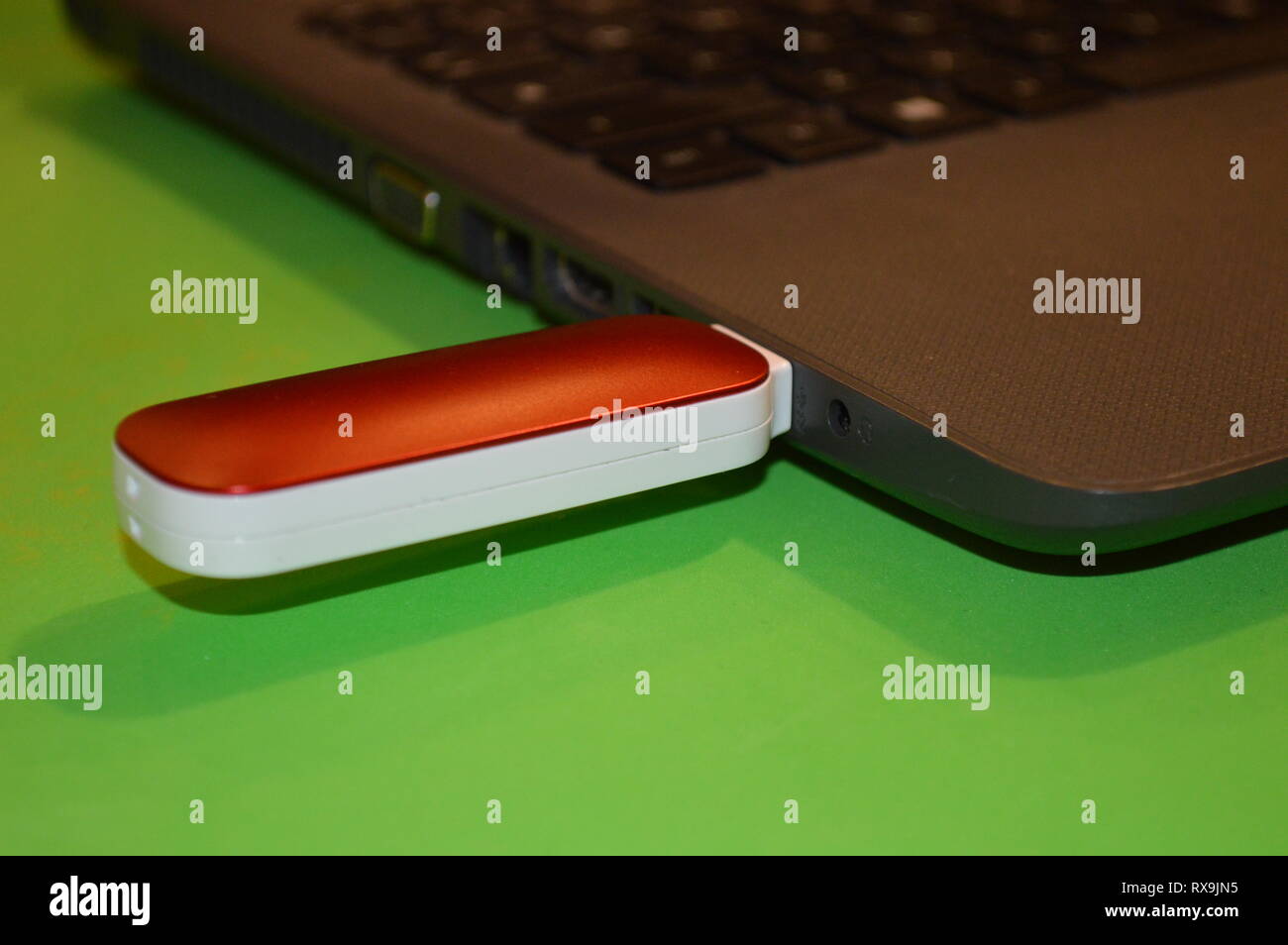 Wifi lines hi-res stock photography and images - Alamy