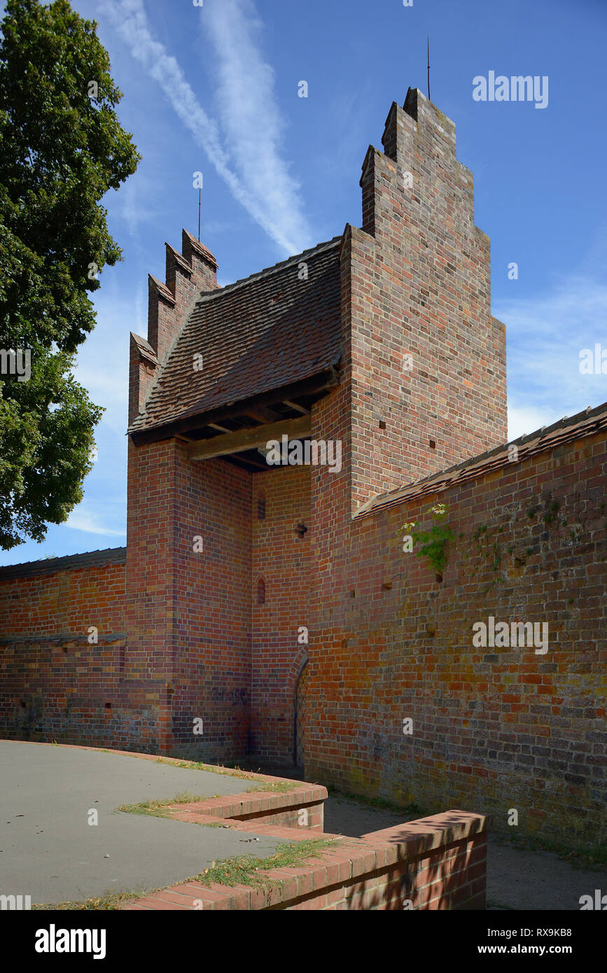 House fortification hi-res stock photography and images - Alamy