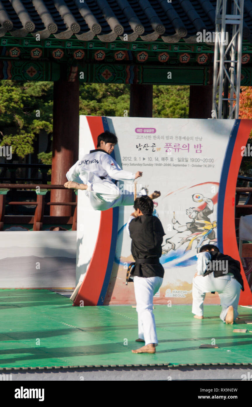 Villages in seoul hi-res stock photography and images - Alamy