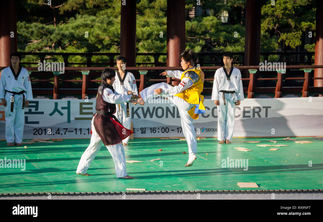 Seoul, South Korea, October 2012: Traditional Taekwondo Demonstration Performance in Namsangol ...