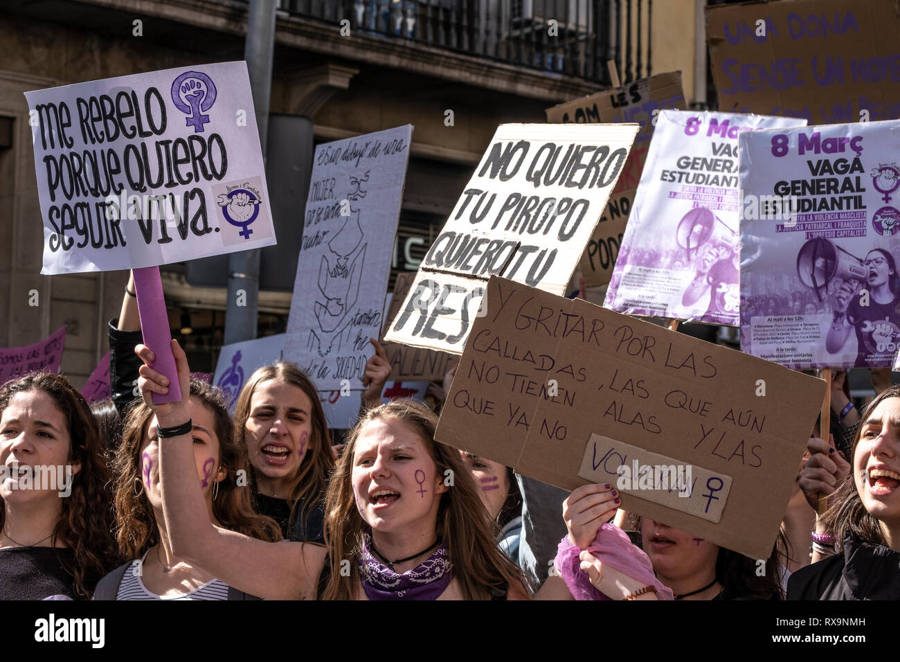 Women seen holding placards shouting slogans during the protest ...
