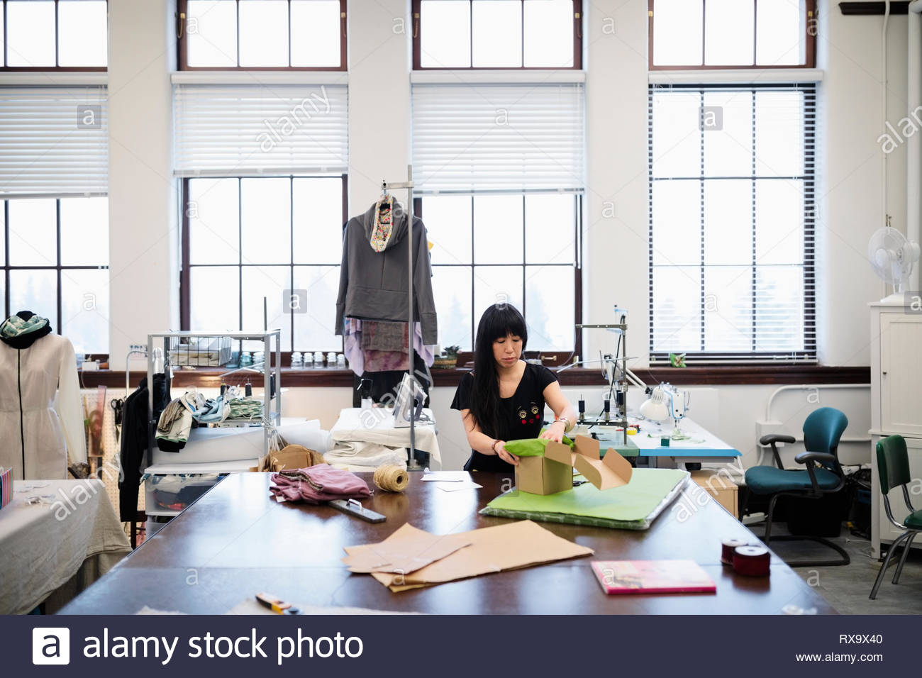Packaging workshop hi-res stock photography and images - Alamy