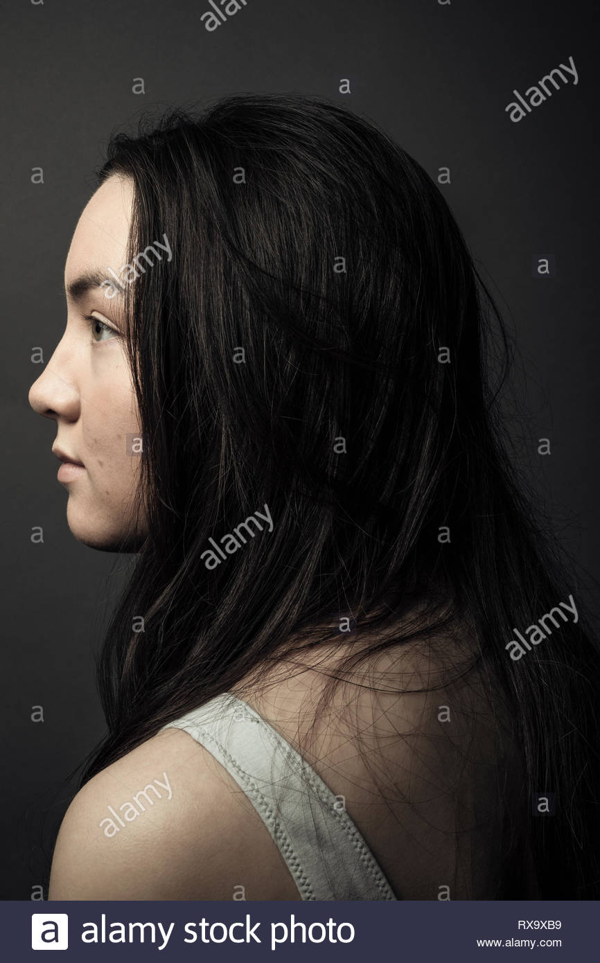 Profile teenage girl hi-res stock photography and images - Alamy