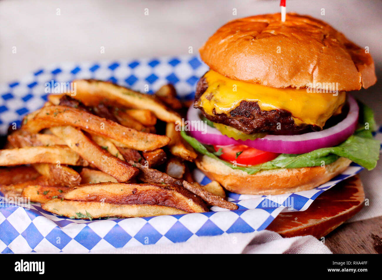 Fresh burger fries hi-res stock photography and images - Alamy