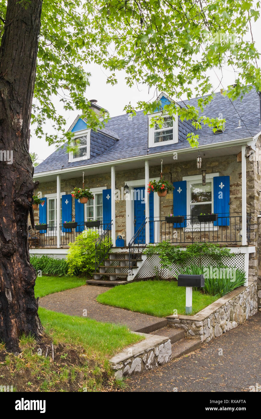 Old blue house with roof hi-res stock photography and images - Alamy
