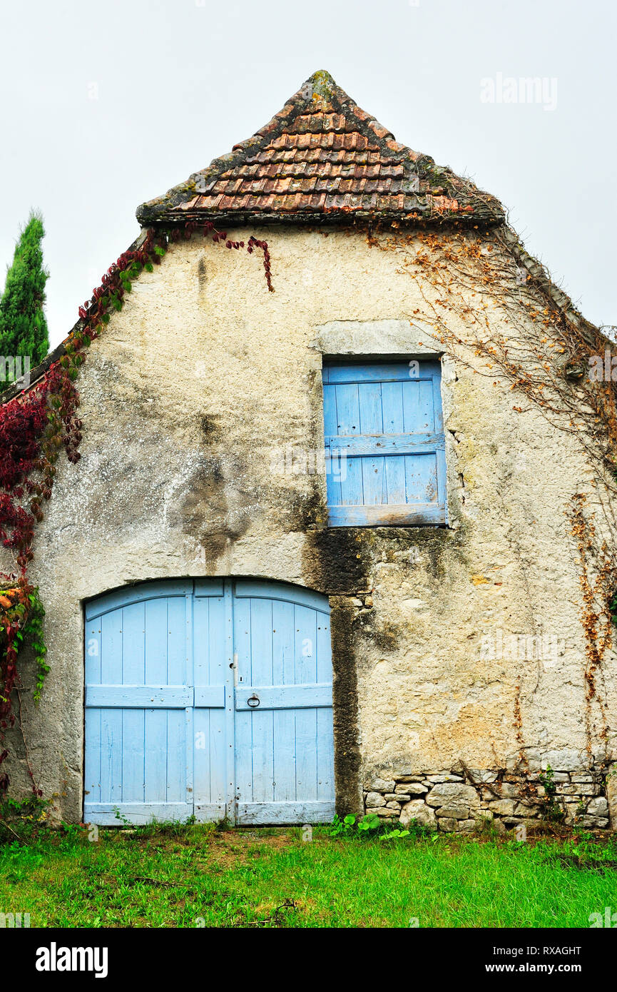 Old french barn hi-res stock photography and images - Alamy