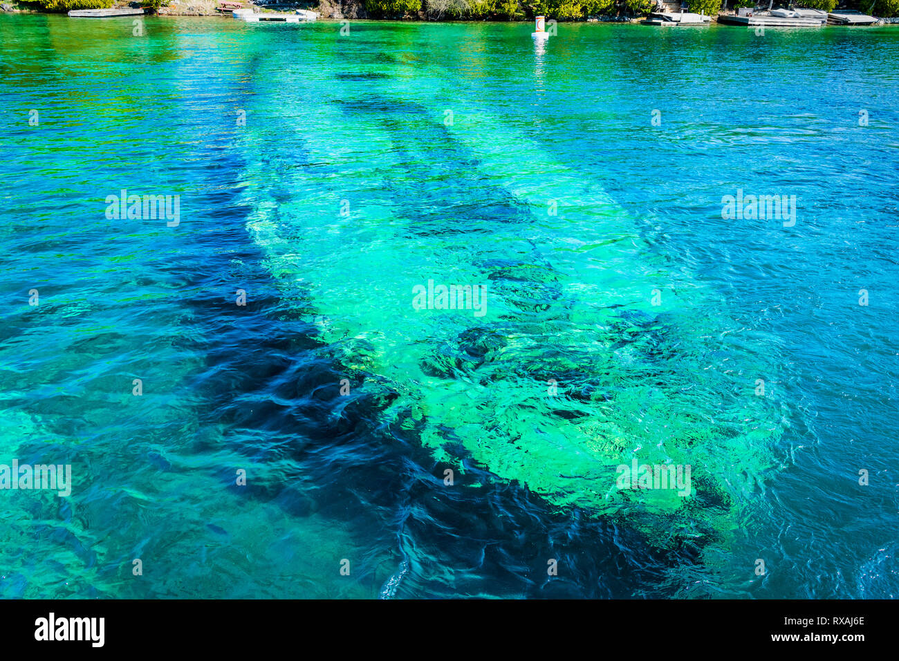 The Sweepstakes shipwreck, Big Tub Harbour, Tobermory, Ontario, Canada ...