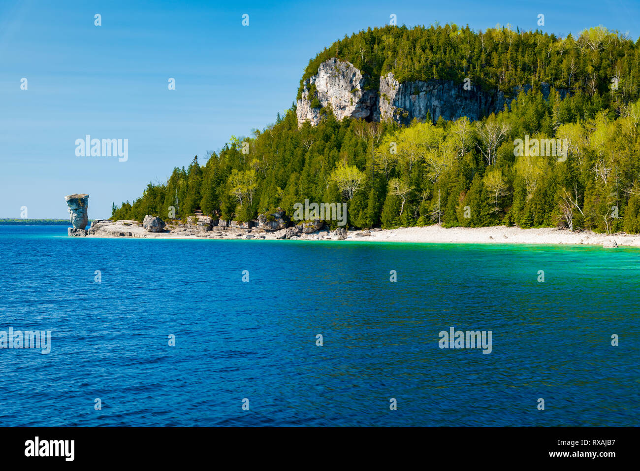 Large 'flowerpot' (sea stack) as seen from the water, Flowerpot Island ...