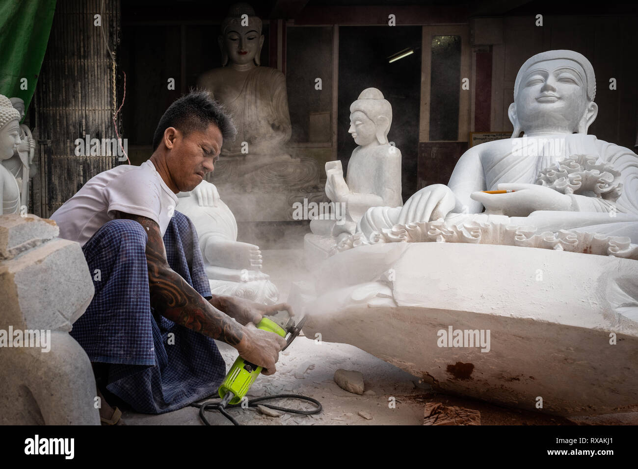 Statue of a working man hi-res stock photography and images - Alamy
