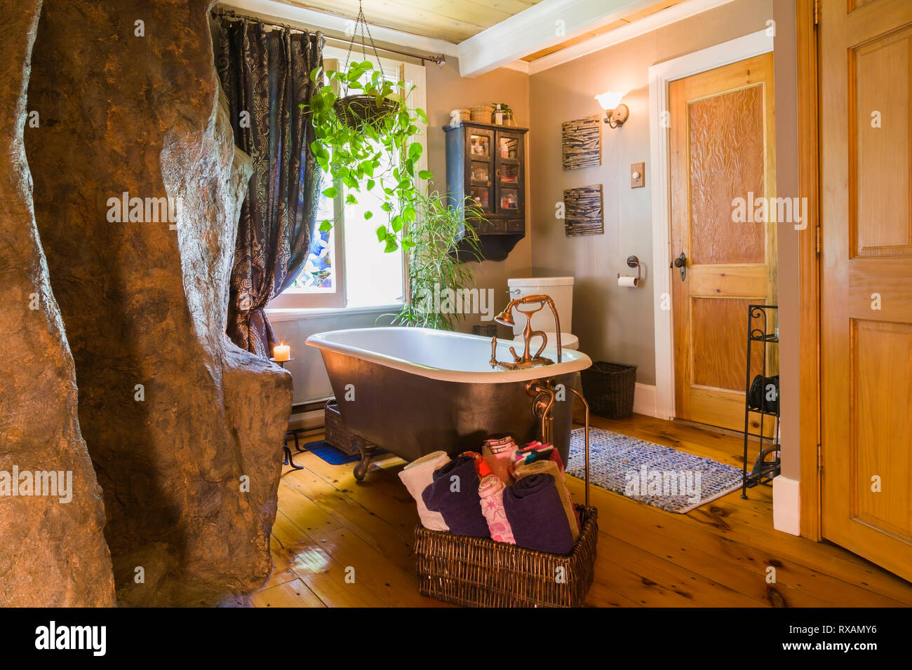 Old restrooms hi-res stock photography and images - Alamy