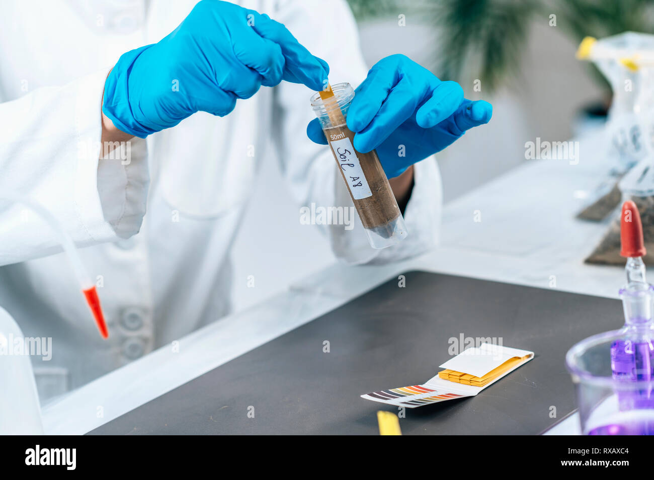 Soil ph test hi-res stock photography and images - Alamy