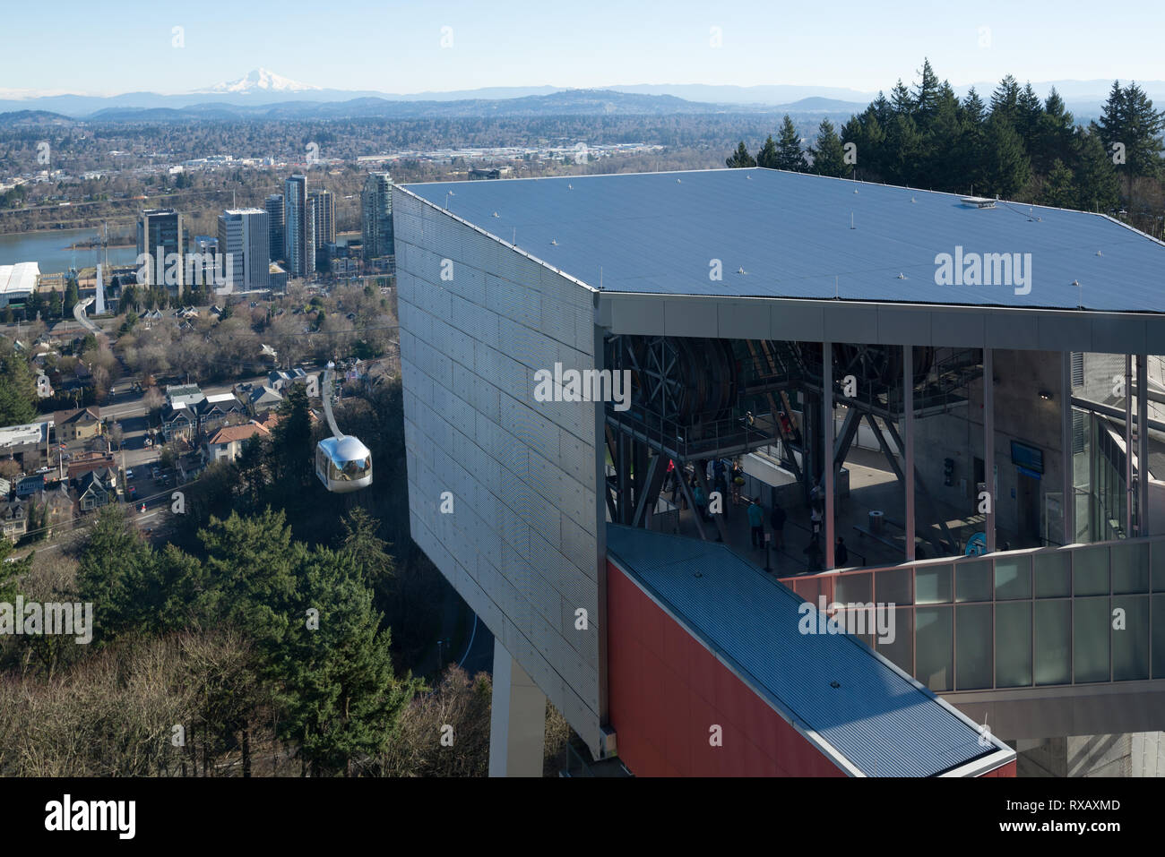 Aerial ohsu hospital in portland hi-res stock photography and images ...