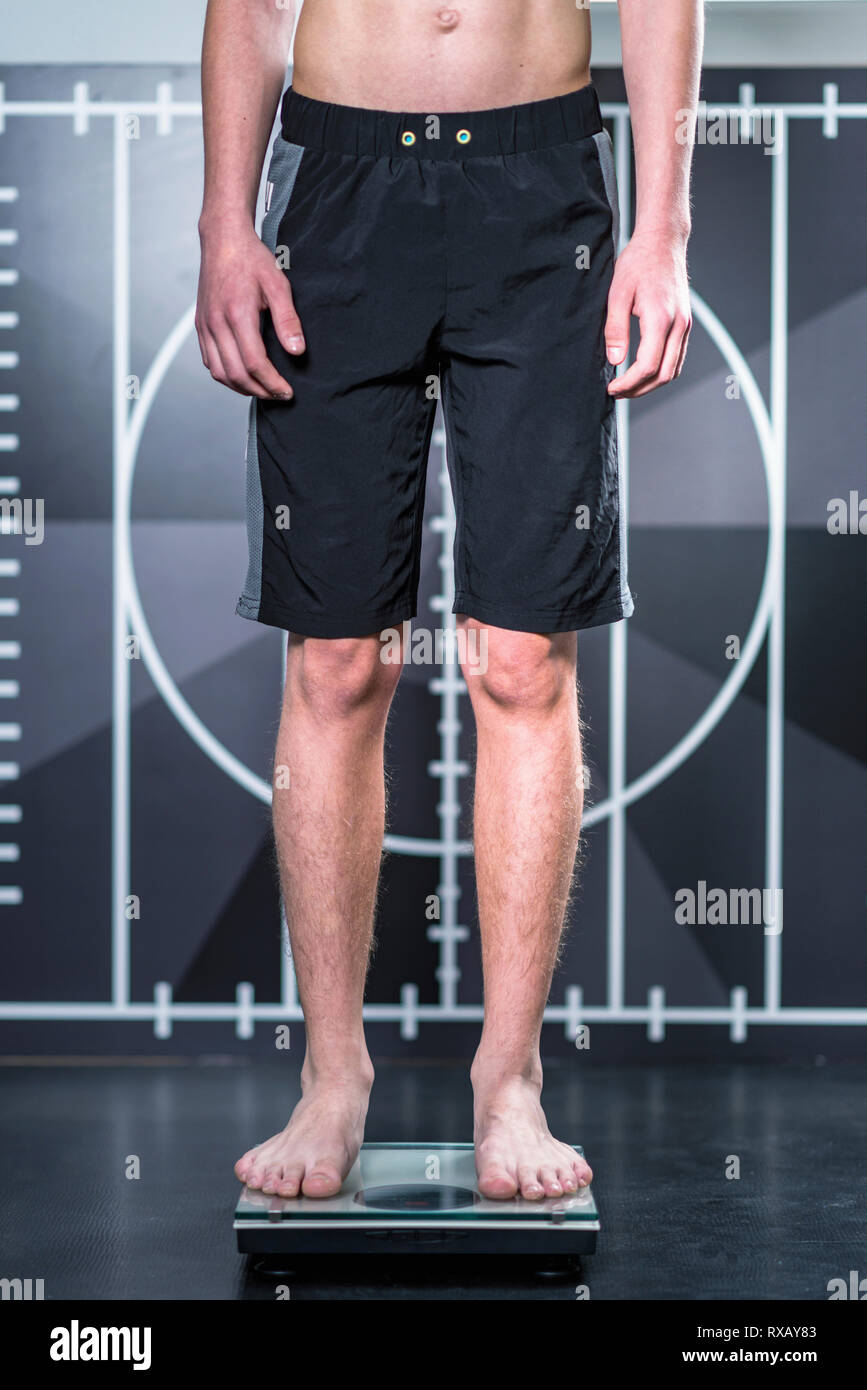 Child on weighing scales hi-res stock photography and images - Alamy