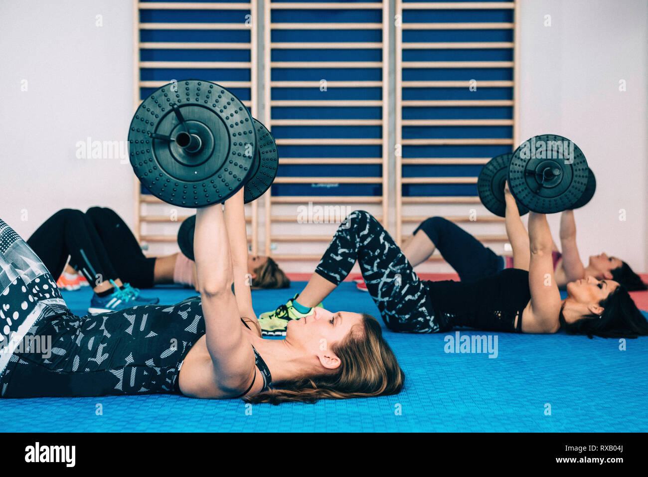 Body pump fitness class Stock Photo - Alamy