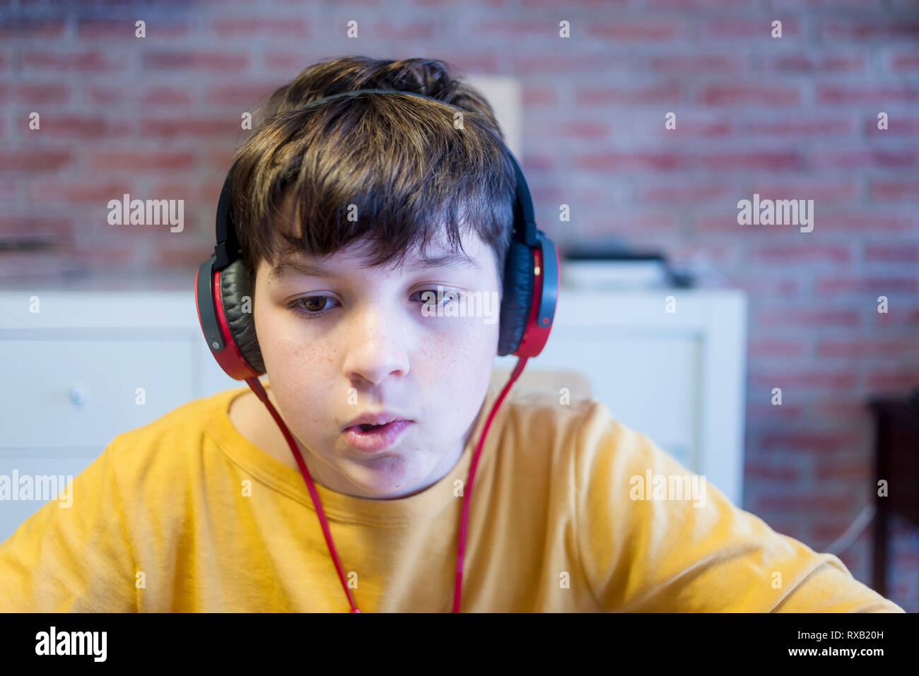 Boy studying home hi-res stock photography and images - Alamy