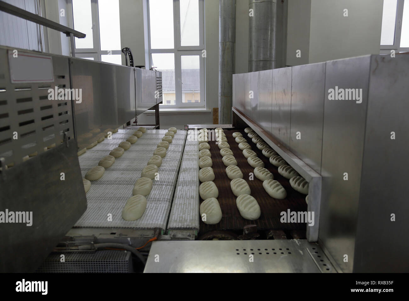 Bread making factory hi-res stock photography and images - Alamy