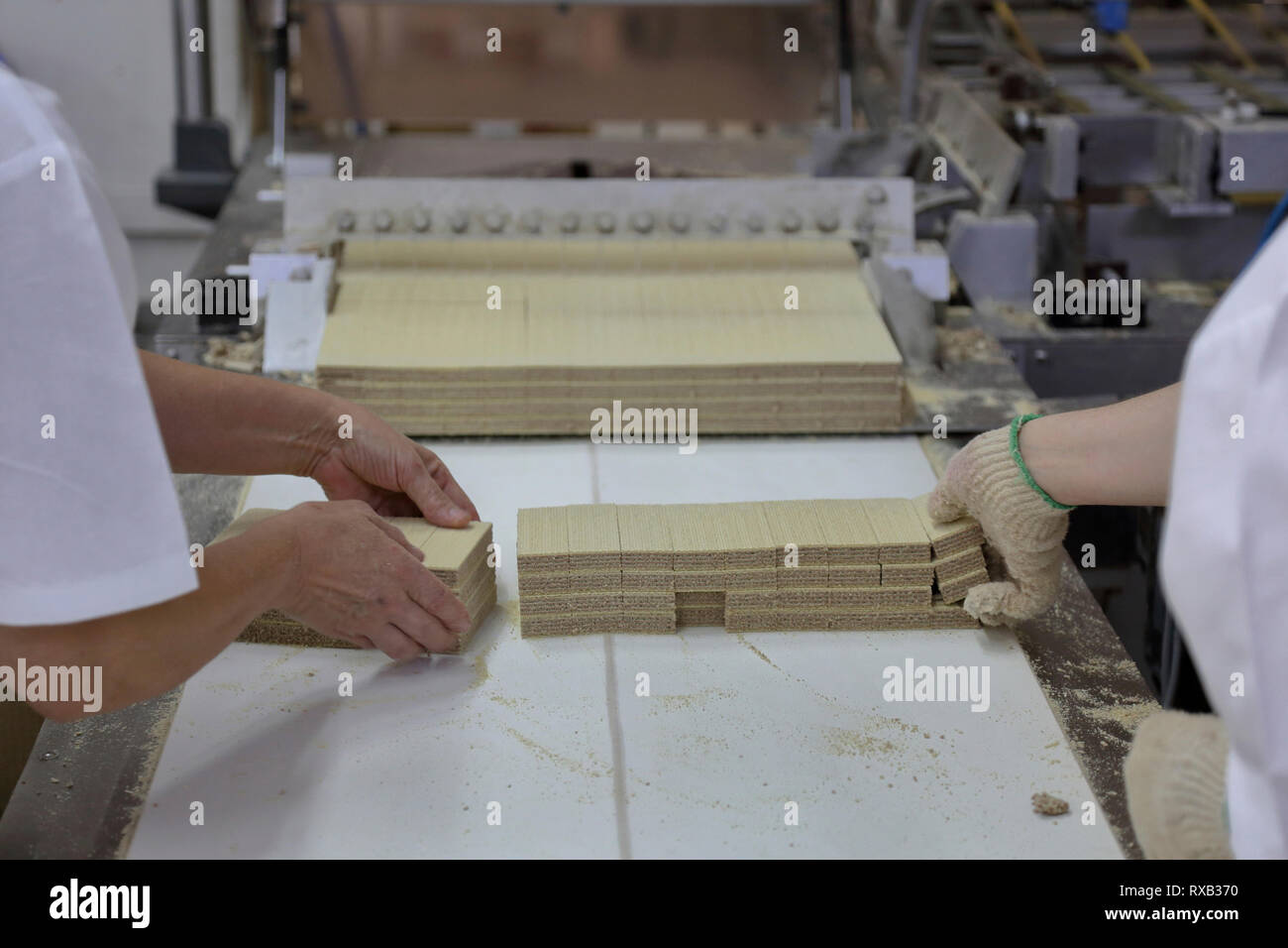 Stacking conveyor hi-res stock photography and images - Alamy