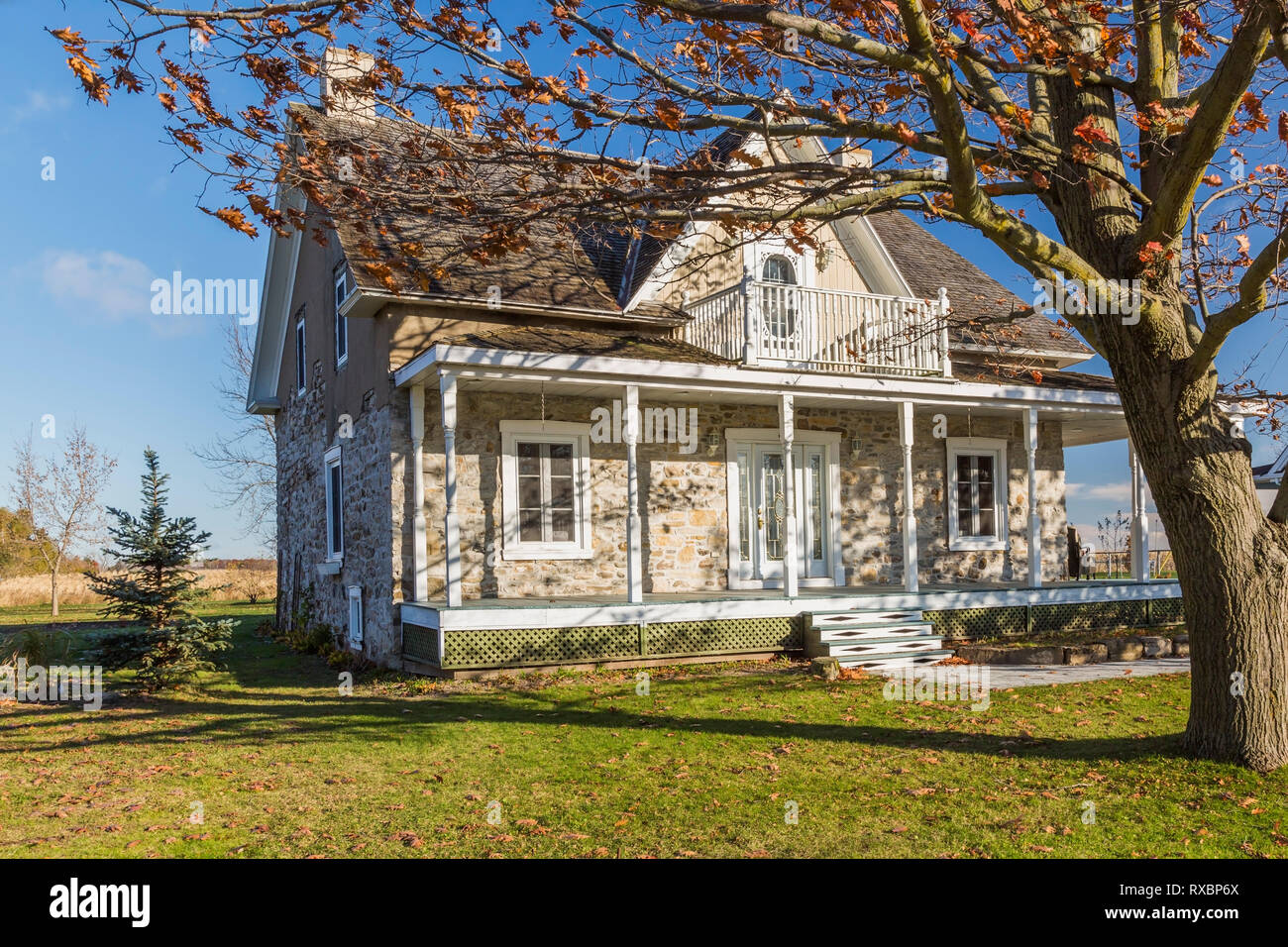 Plank houses hi-res stock photography and images - Alamy