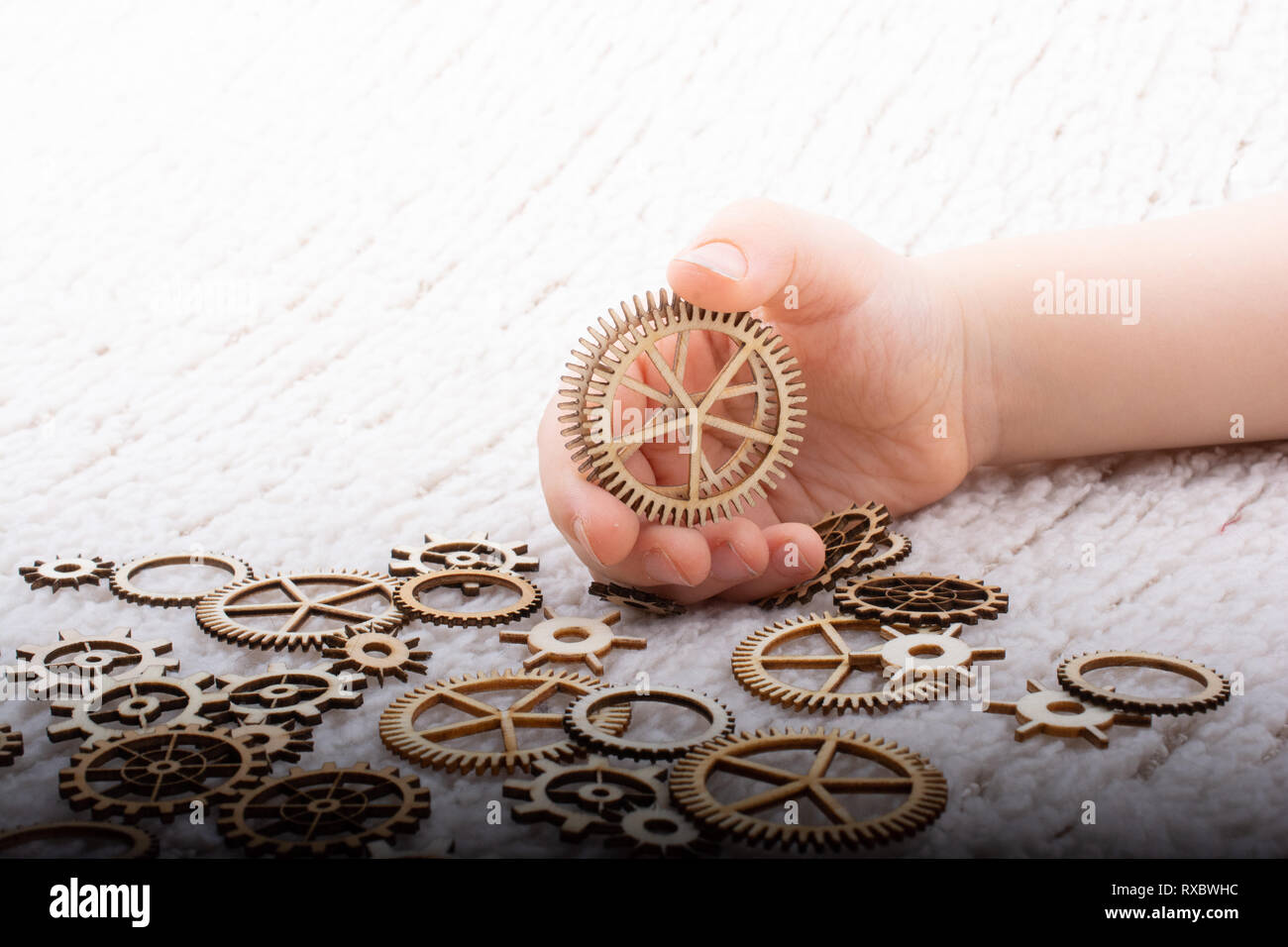 Hand holding gear wheels as the concept of mechanism Stock Photo - Alamy