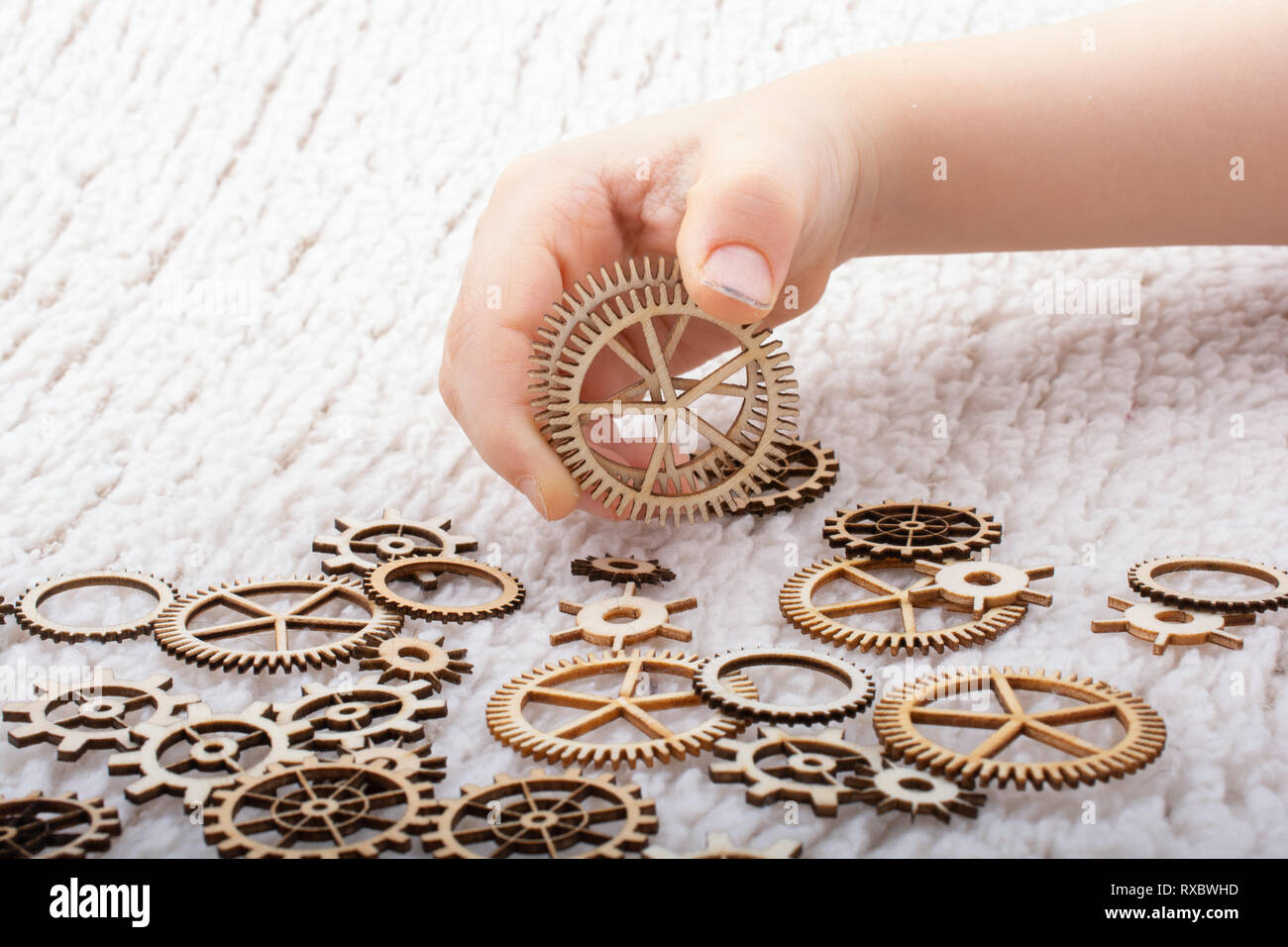 Hand holding gear wheels as the concept of mechanism Stock Photo - Alamy