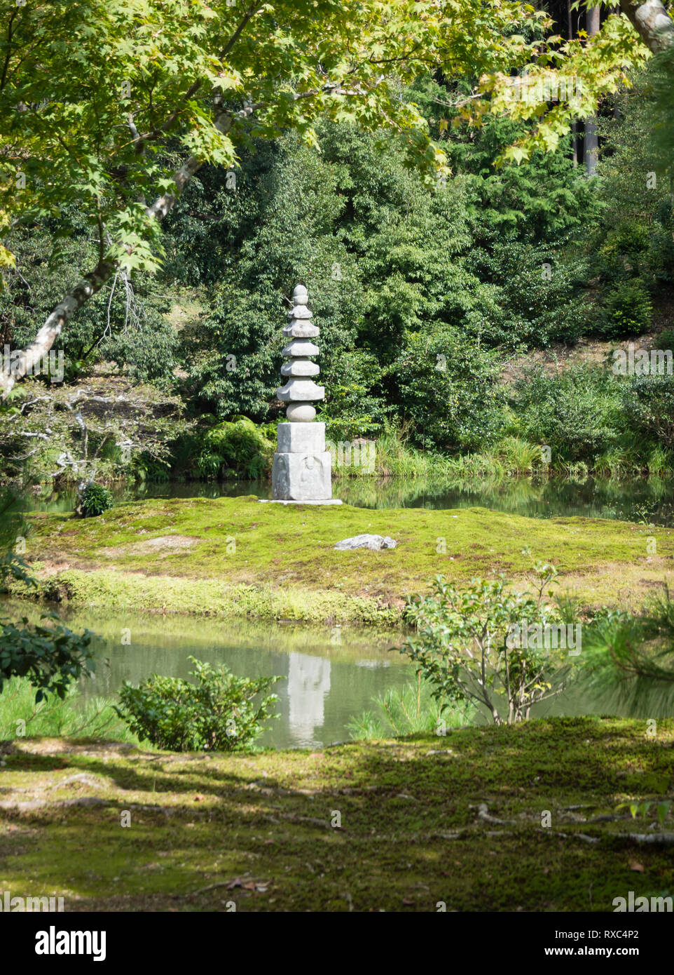 Traditional Japanese zen garden Stock Photo - Alamy