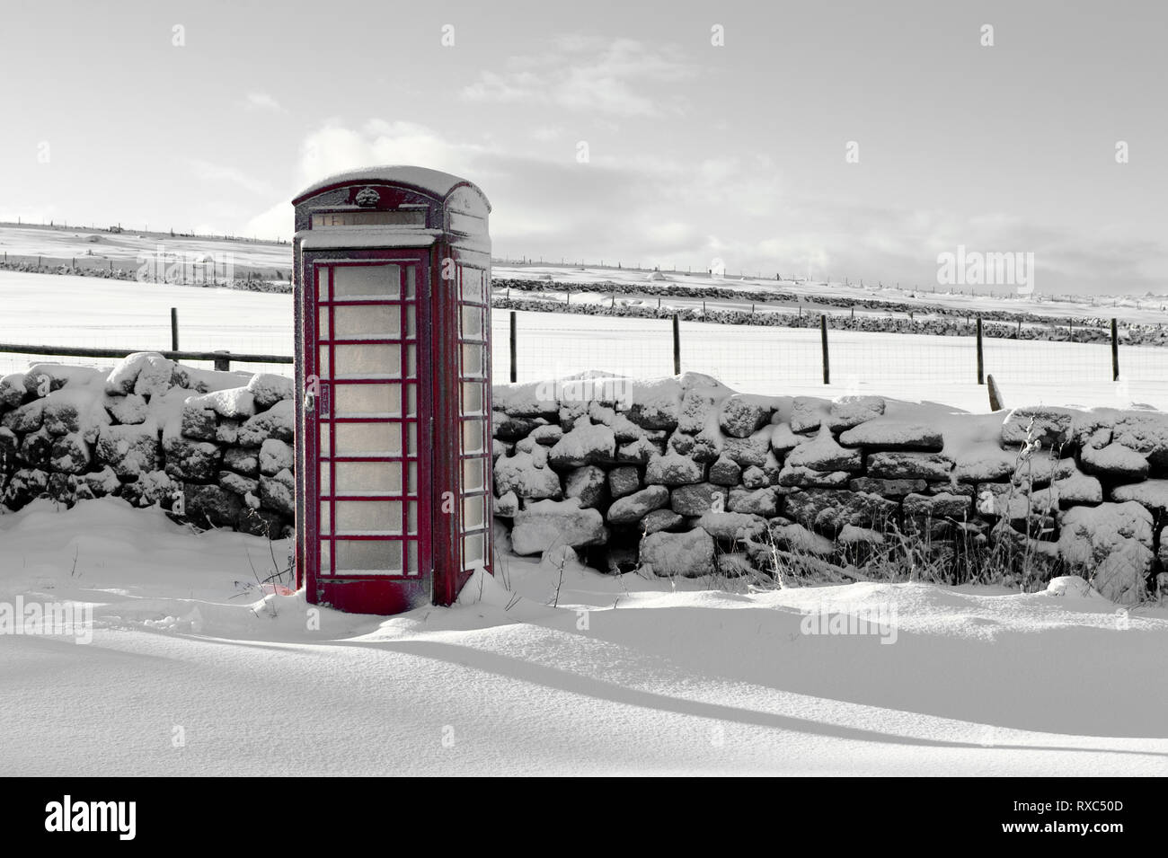 Phone box in snow hi-res stock photography and images - Alamy