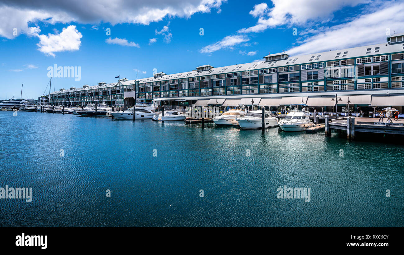 Woolloomooloo Finger Wharf and marina with yachts in Woolloomooloo bay ...
