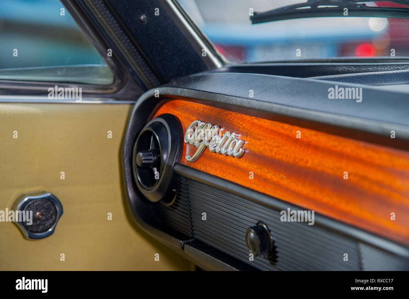 Italian sports saloon hi-res stock photography and images - Alamy