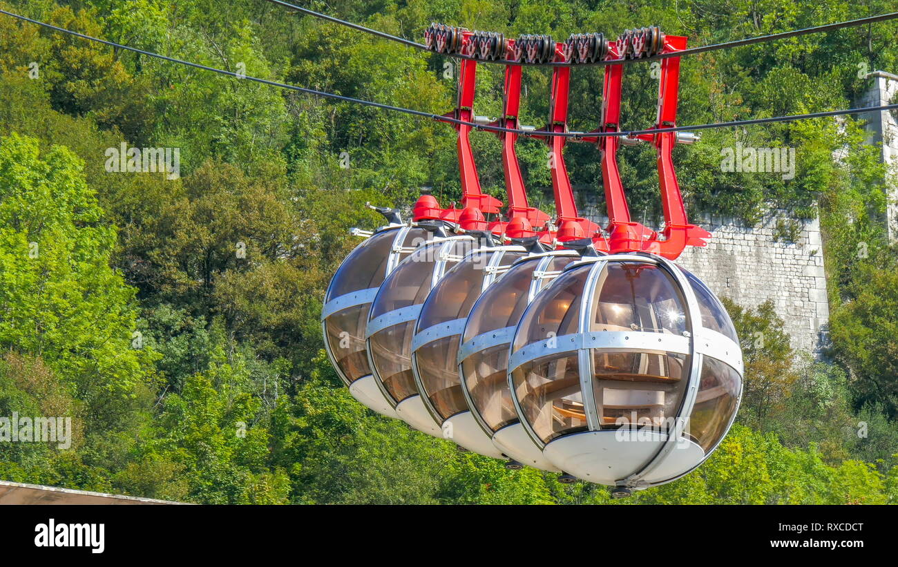 Car shaped building hi-res stock photography and images - Alamy