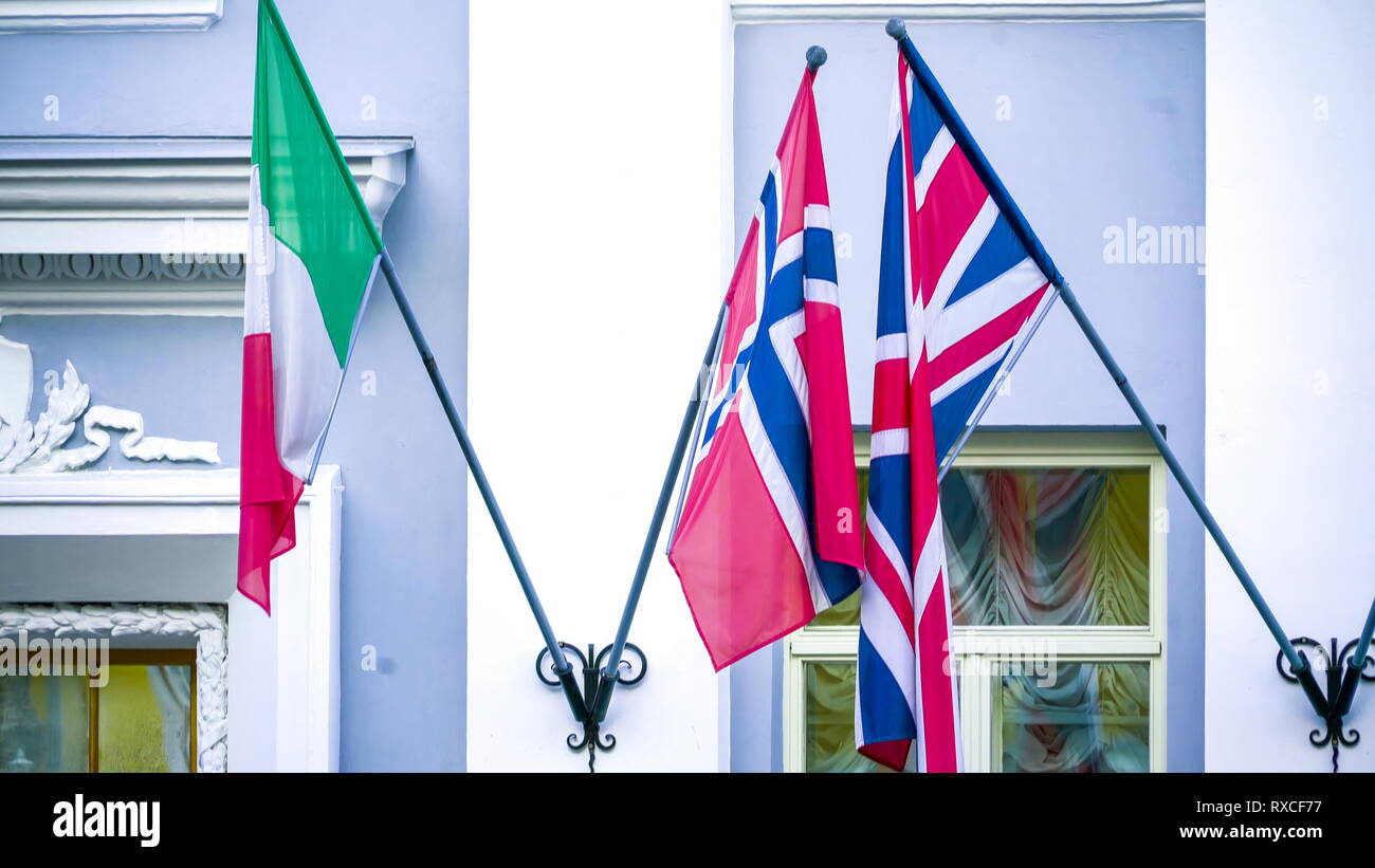 Italian british flag uk hi-res stock photography and images - Alamy