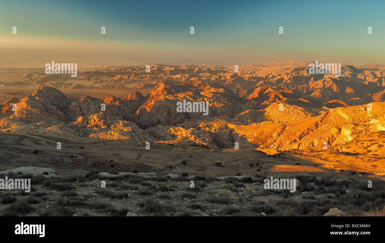Al Juhayr Mountains, A typical Jordanian landscape Stock Photo - Alamy