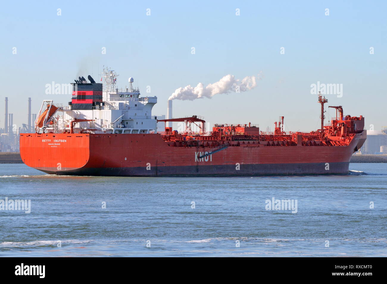 The shuttle tanker Betty Knutsen leaves the port of Rotterdam on 15 ...