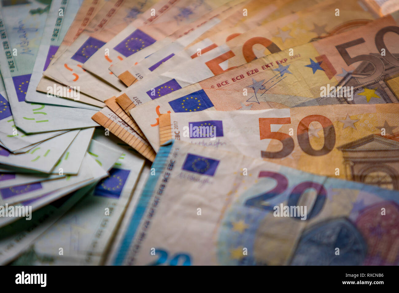 Twenty euro bills stacked hi-res stock photography and images - Alamy
