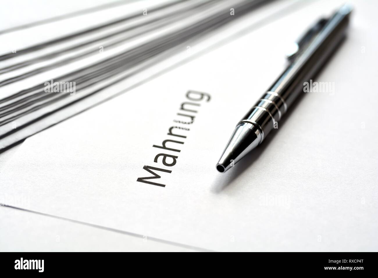 Reminder on a desk Stock Photo - Alamy