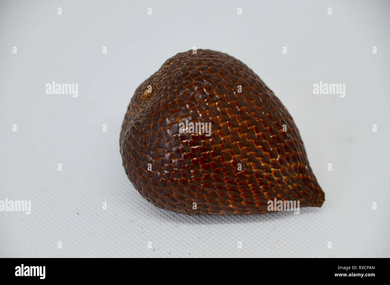 indonesian salak scaly snake fruit Stock Photo - Alamy