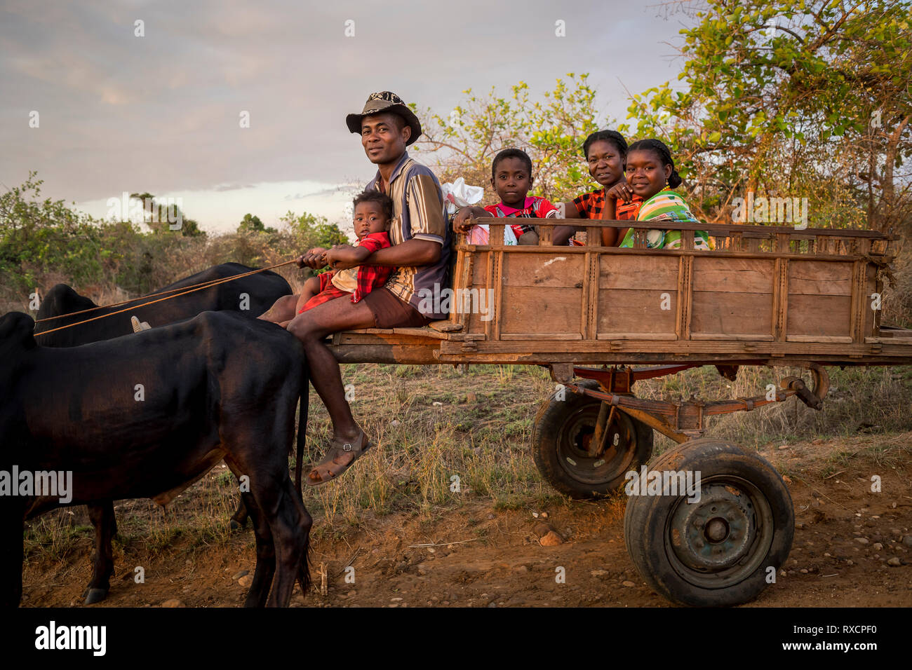 Indigenous family portrait hi-res stock photography and images - Alamy